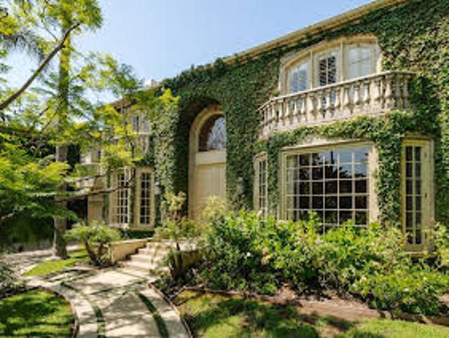 House with pool and garden