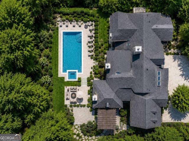 House with pool