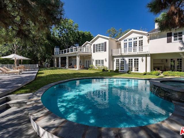 House with pool