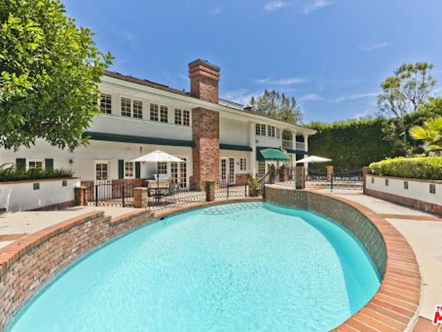 House with pool and garden