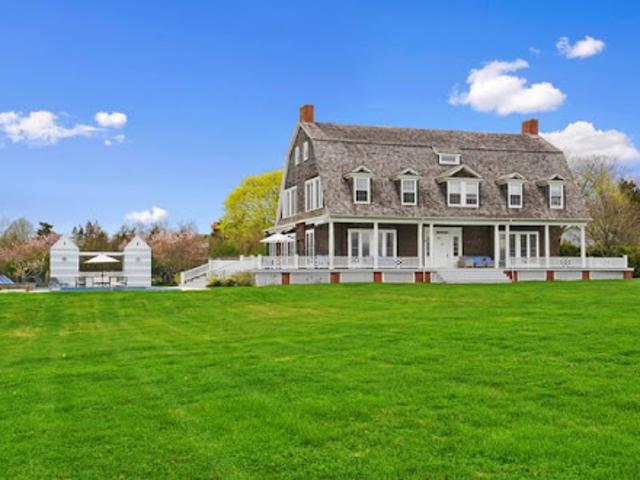 House with pool
