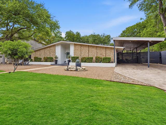 House with pool