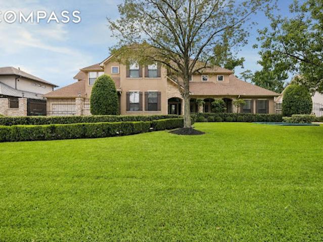 House with pool