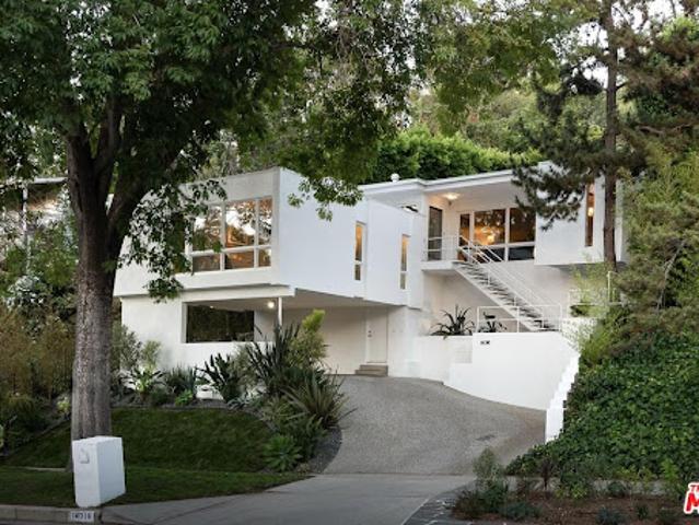 House with pool