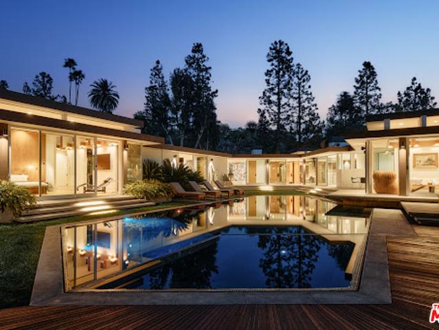 House with pool