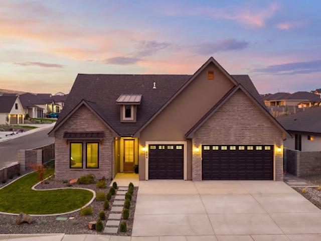 House with pool