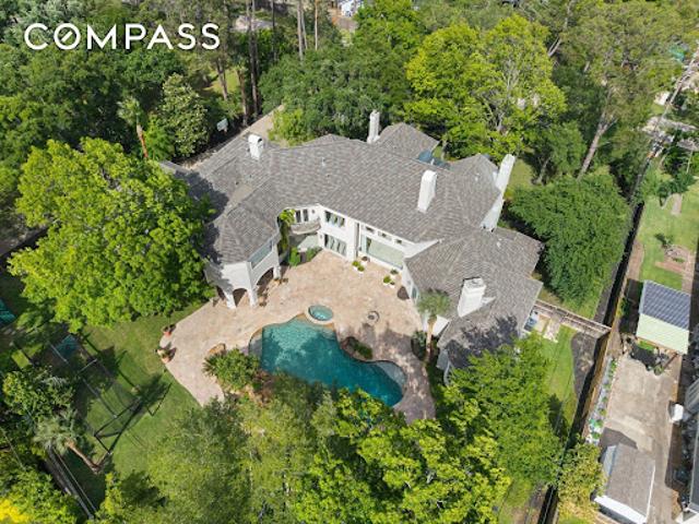 House with pool