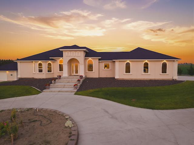House with pool