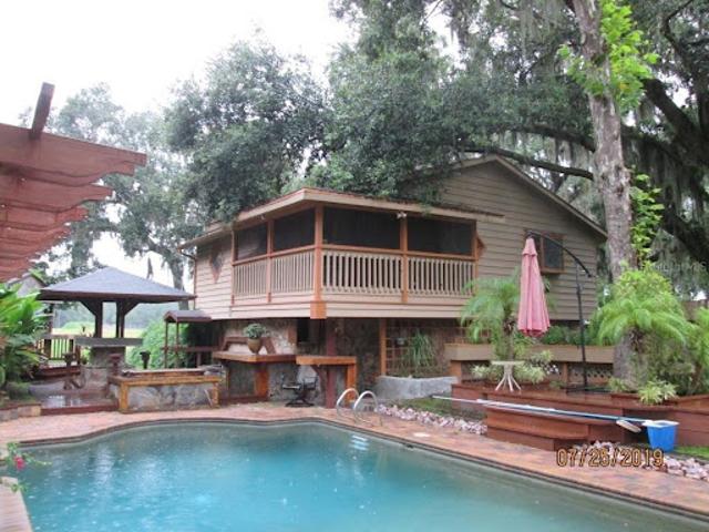 House with pool