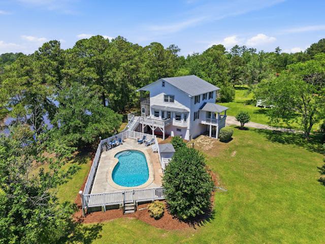 House with pool