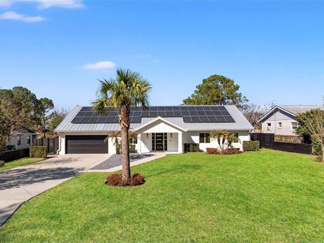 House with pool and garden