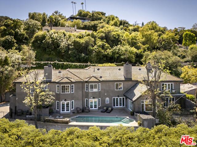 House with pool
