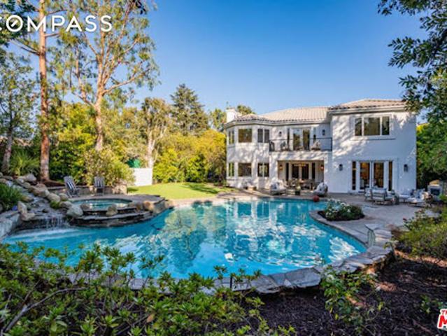 House with pool