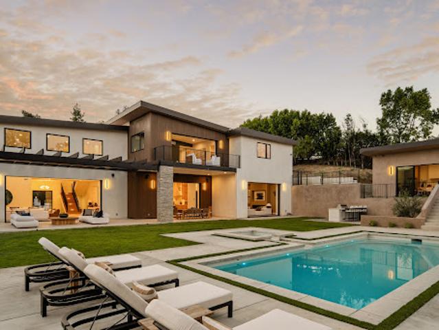 House with pool