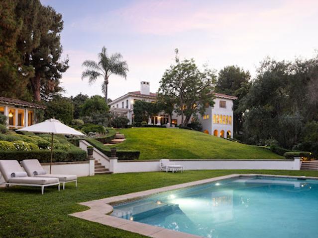 House with pool