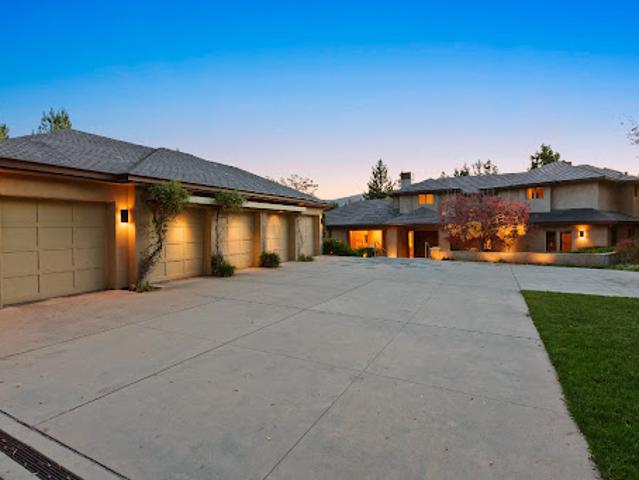 House with pool