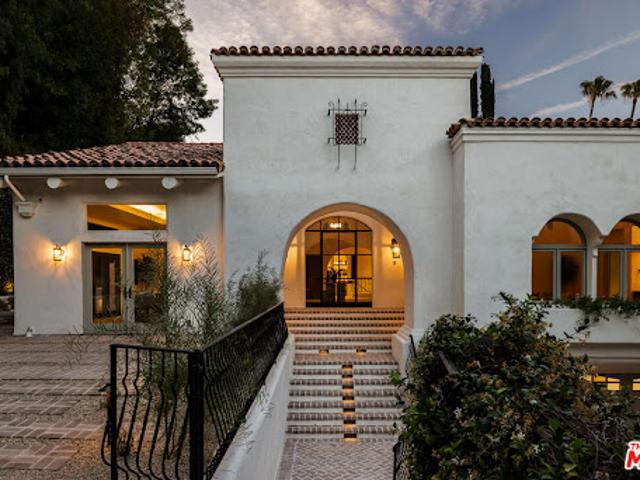 House with pool