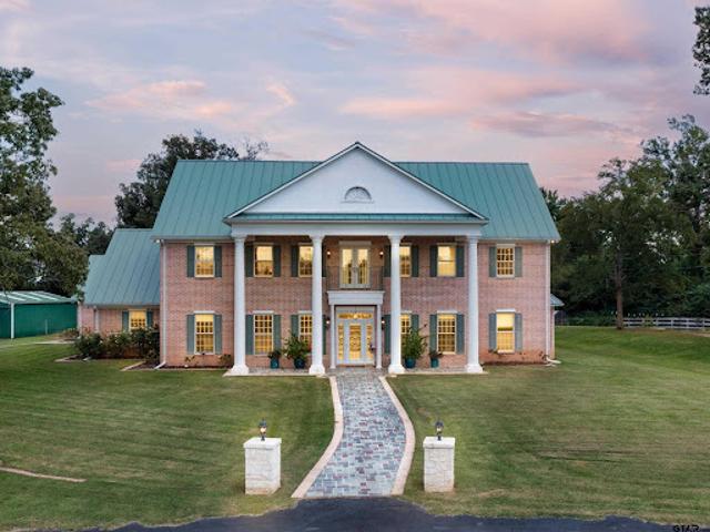 House with pool