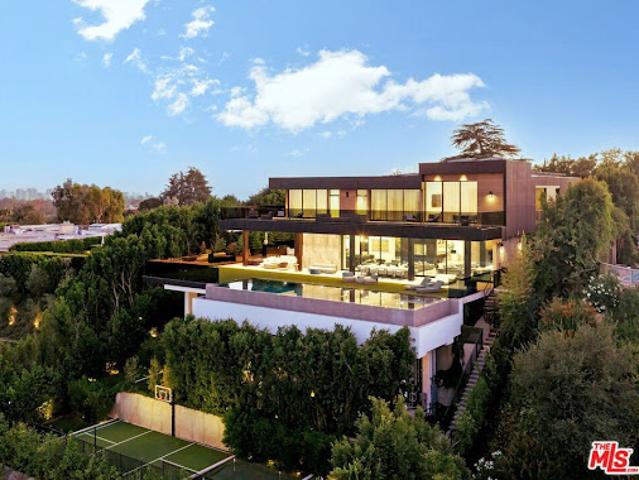 House with pool