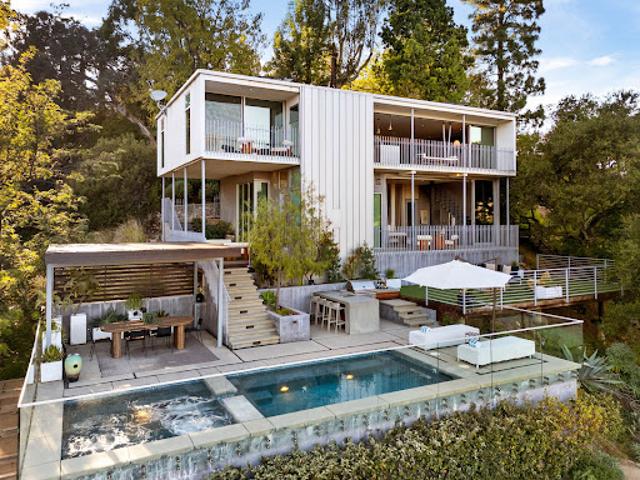 House with pool