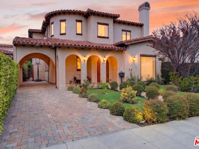 House with pool