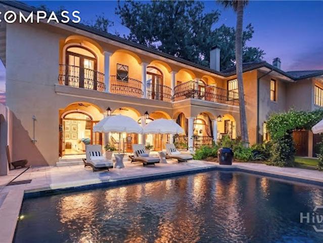 House with pool