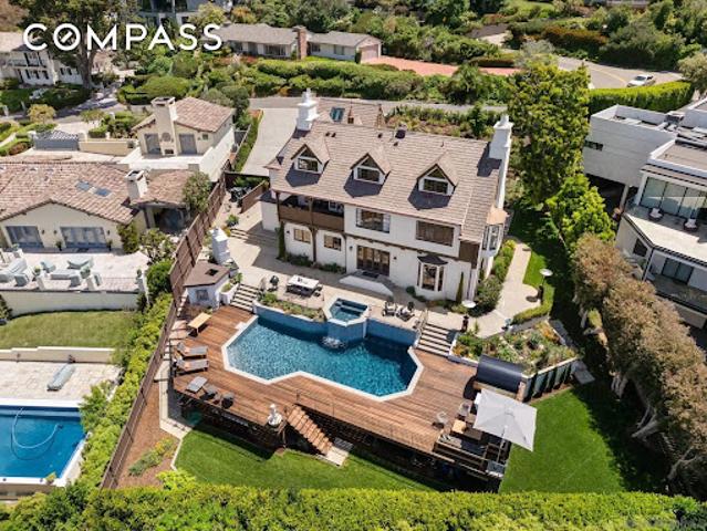 House with pool and garden