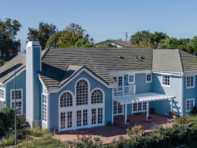 House with pool