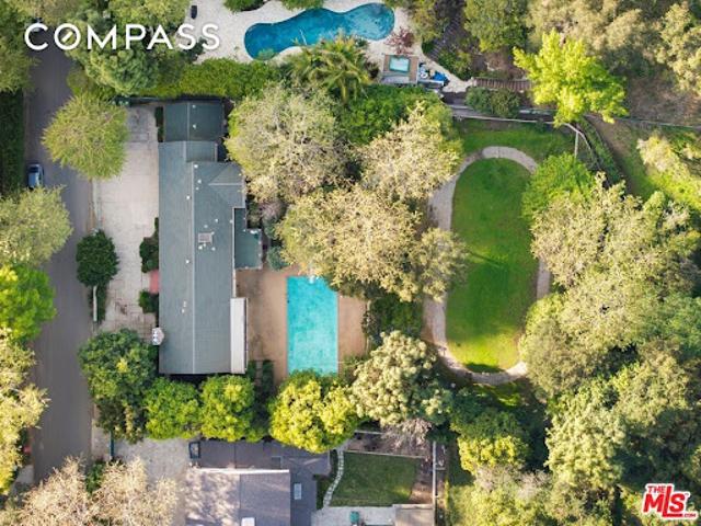 House with pool
