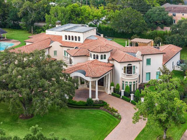 House with pool