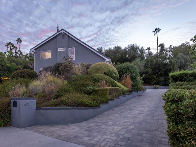 House with pool