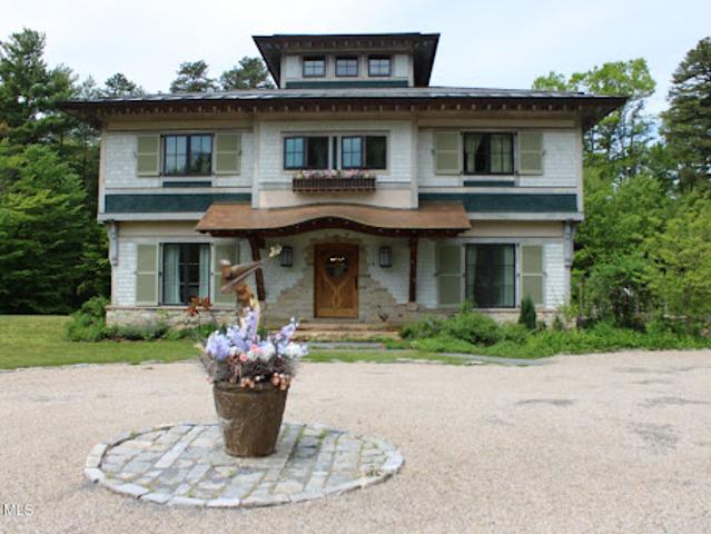 House with pool