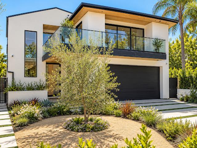 House with pool
