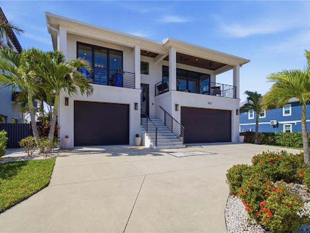 House with pool