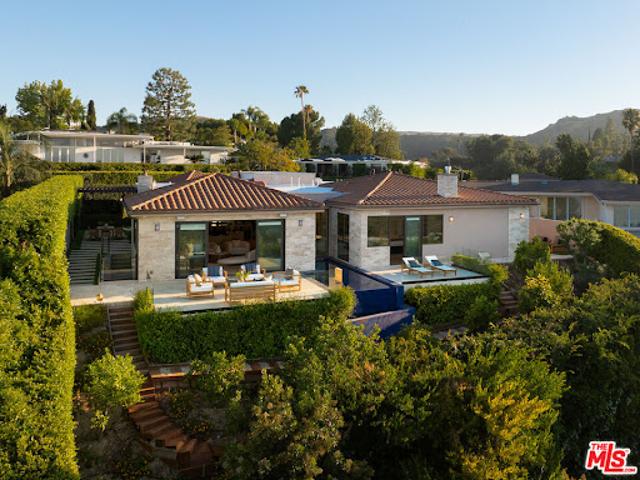 House with pool