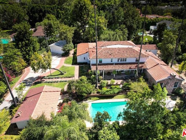 House with pool