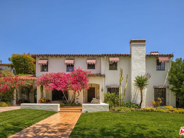 House with pool