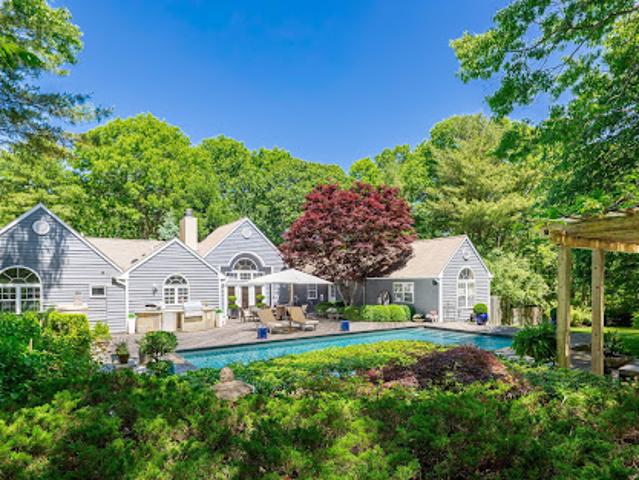 House with pool