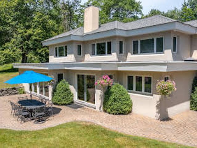 House with Pool