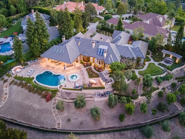 House with pool and garden