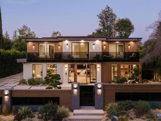 House with pool and garden