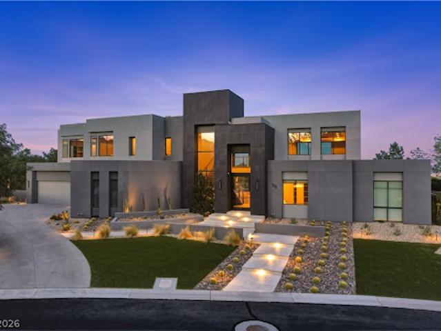 House with pool and garden
