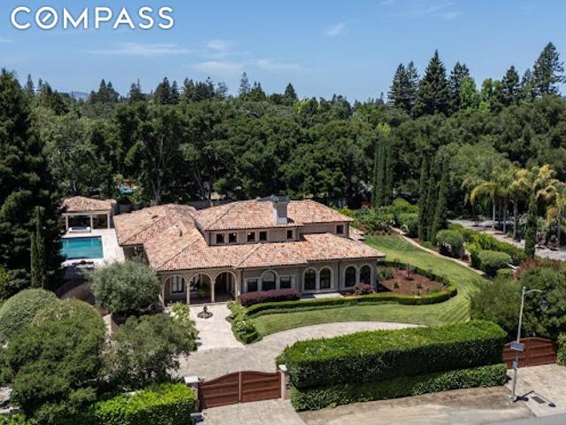 House with pool and garden