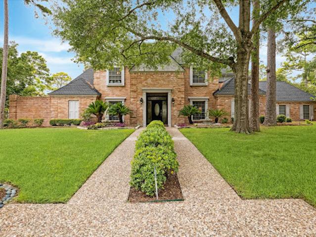 House with pool and garden