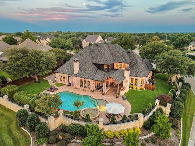 House with pool and garden