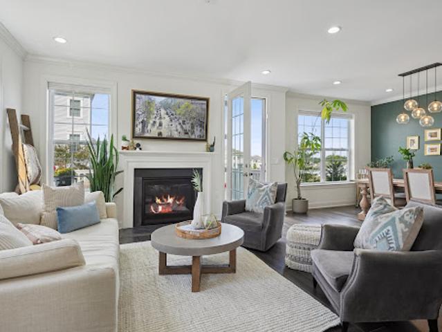 House with pool and garden