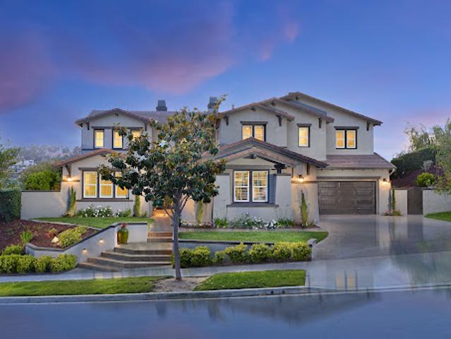 House with pool and garden