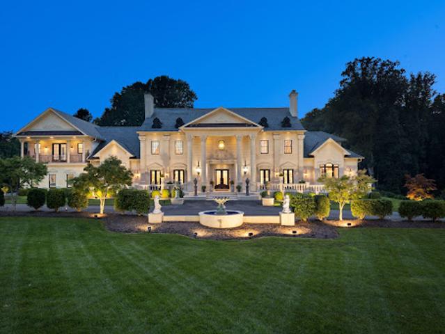 House with pool and garden