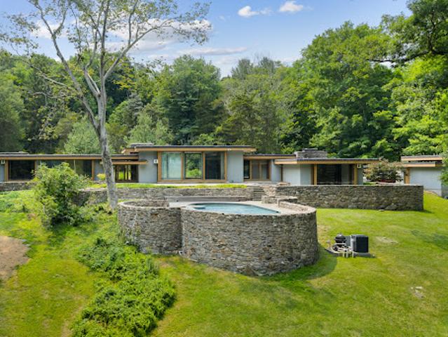 House with pool and garden