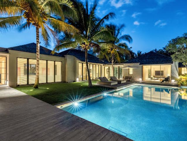 House with pool and garden
